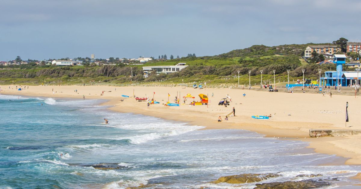 Maroubra Beach - Plan a Holiday - Accommodation, Cafes, Surf & Pool